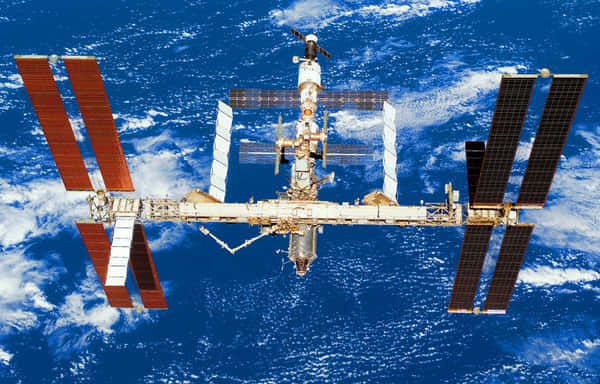 Download A mesmerizing view of the International Space Station (ISS ...